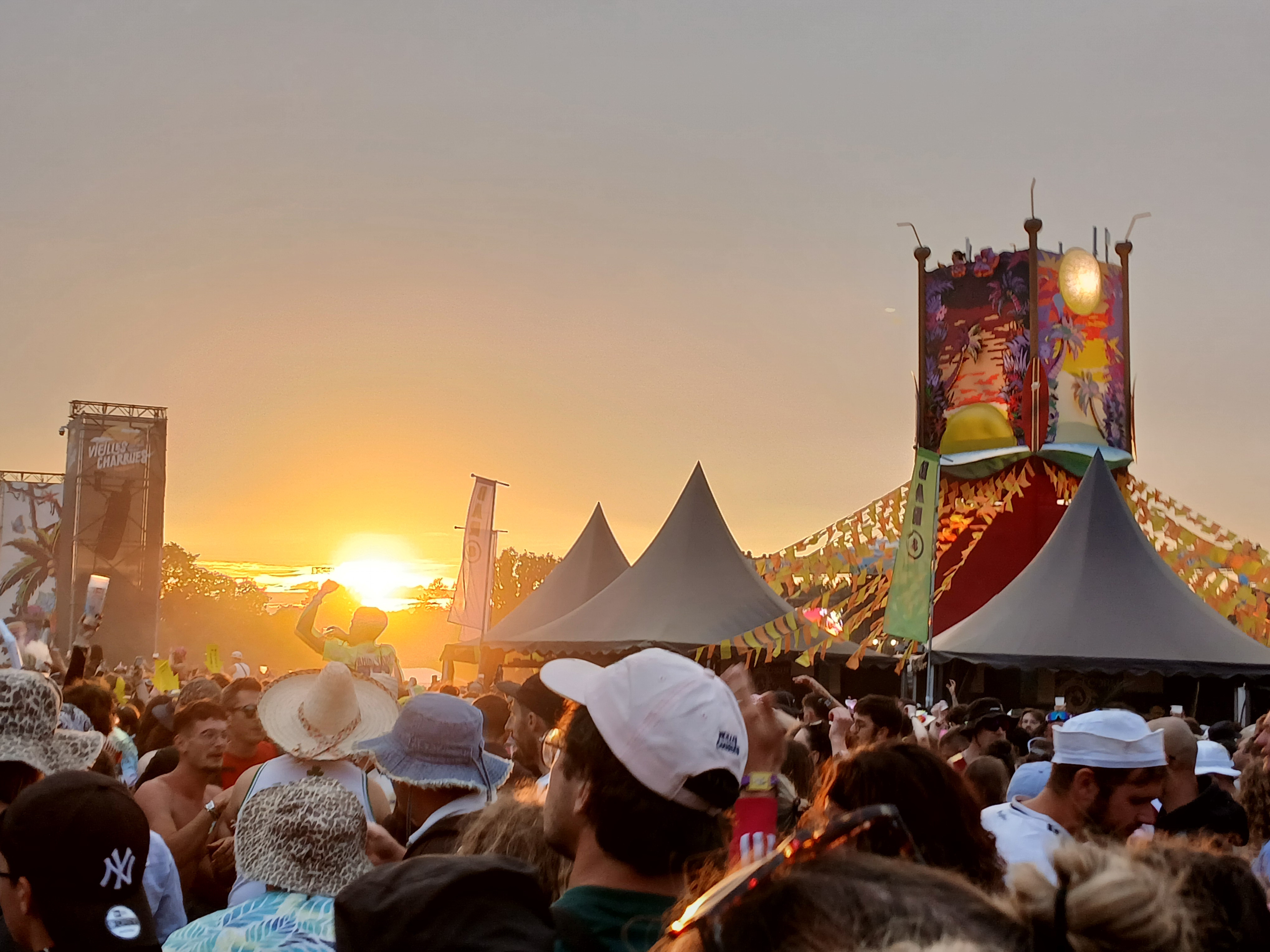 Vieilles Charrues : Quinquis - Programmes Spéciaux - Radio C-Lab